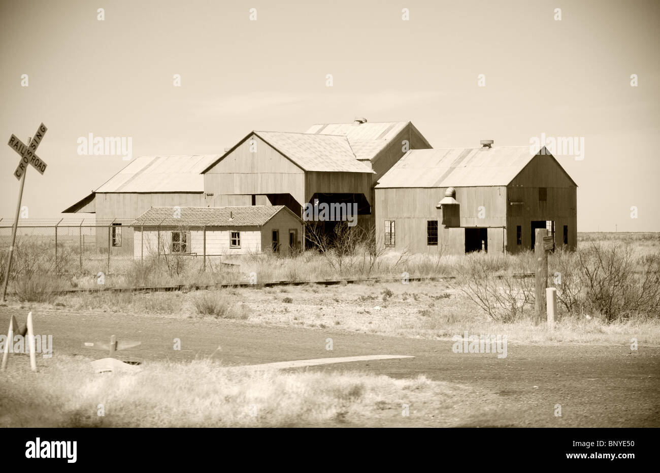 Old railroad crossing texas hi-res stock photography and images - Alamy