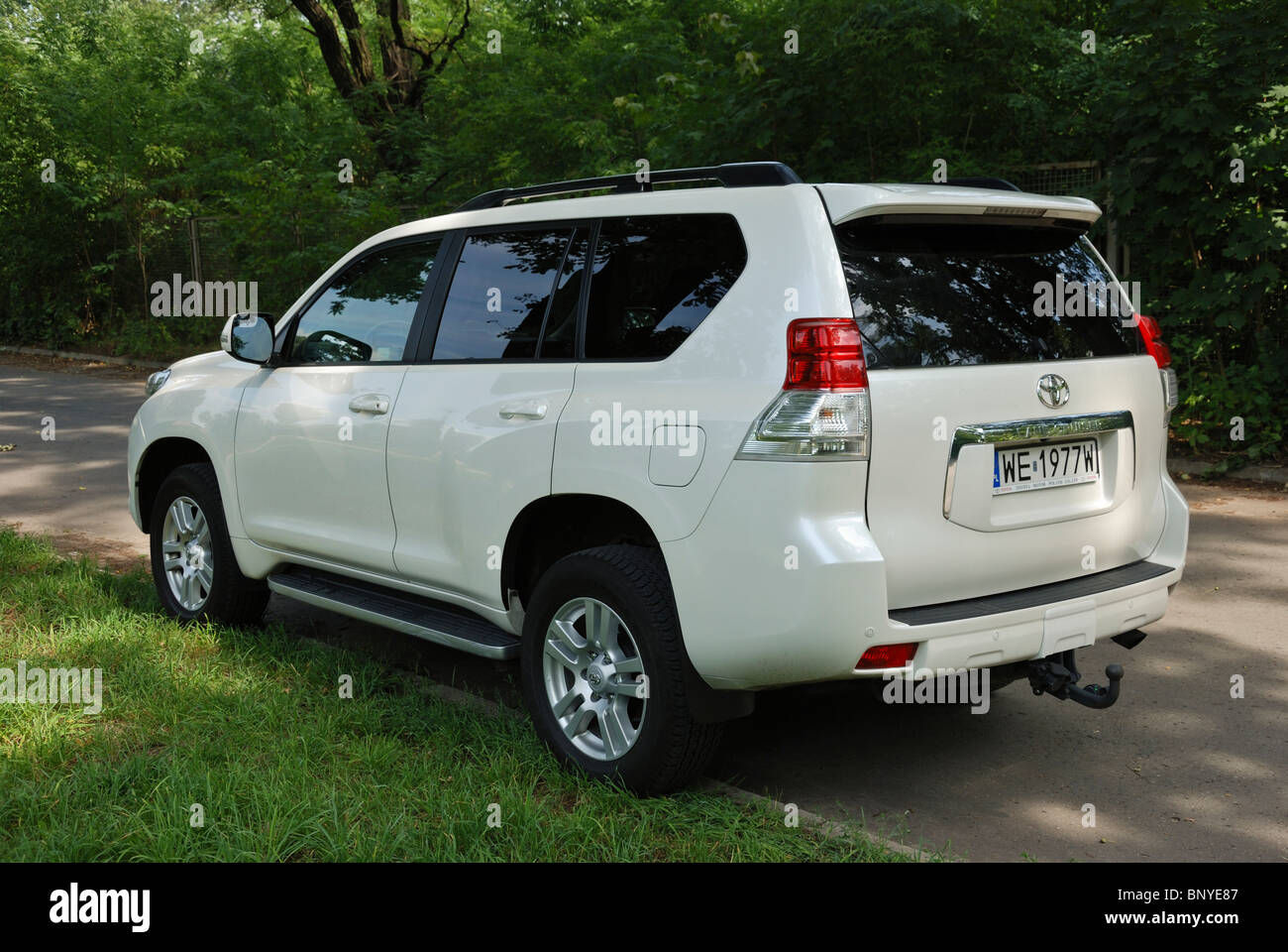 Toyota land cruiser side view hi-res stock photography and images - Alamy