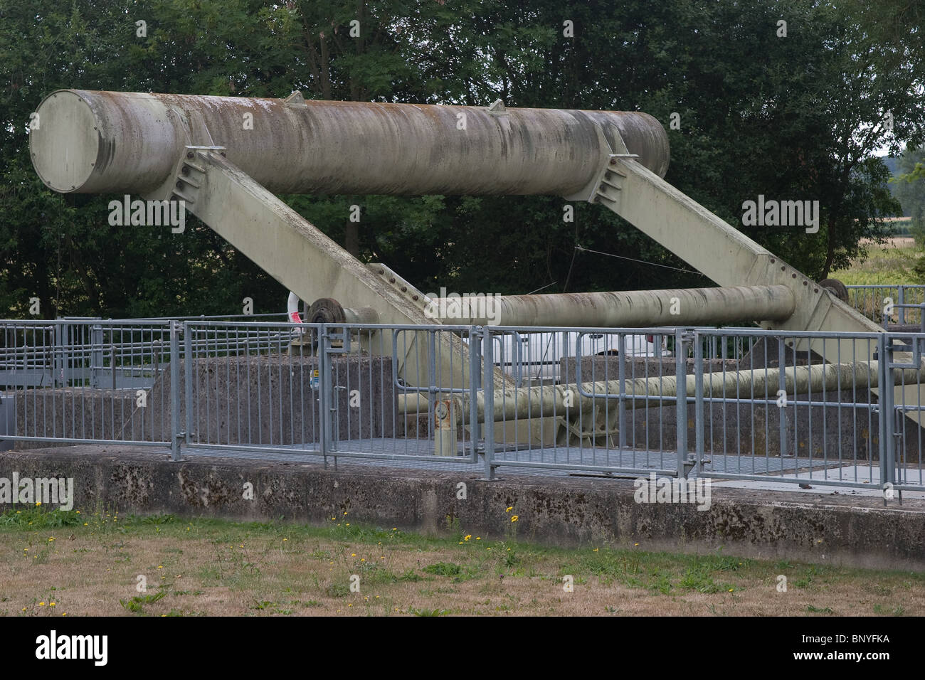 radial automatic sluice river control flood defence Stock Photo - Alamy
