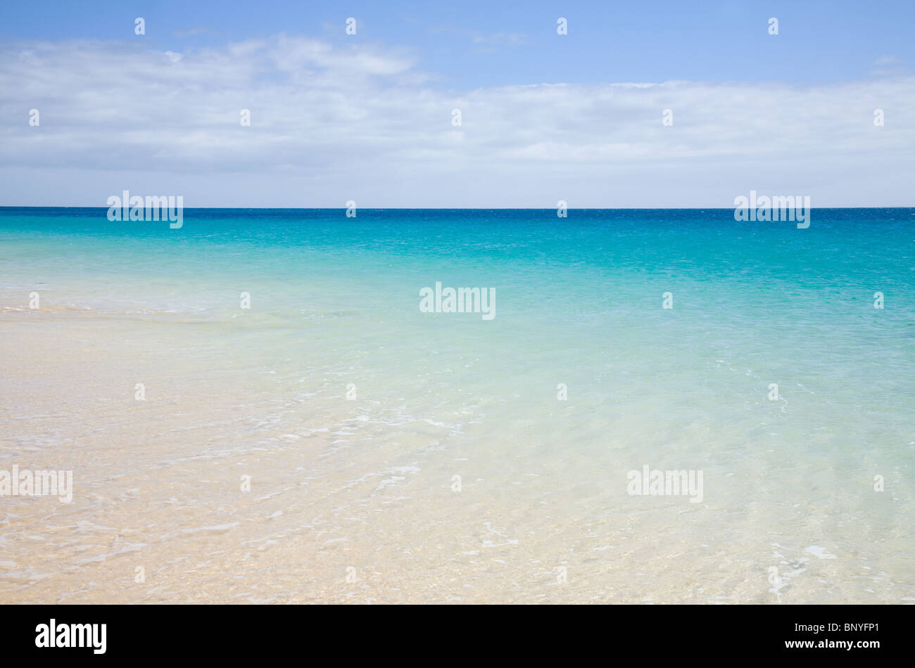 Shallow water over white sand hi-res stock photography and images - Alamy
