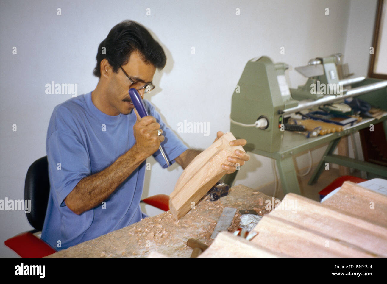 Bahrain Al Jasra Handicraft Centre Carving Wood Stock Photo - Alamy