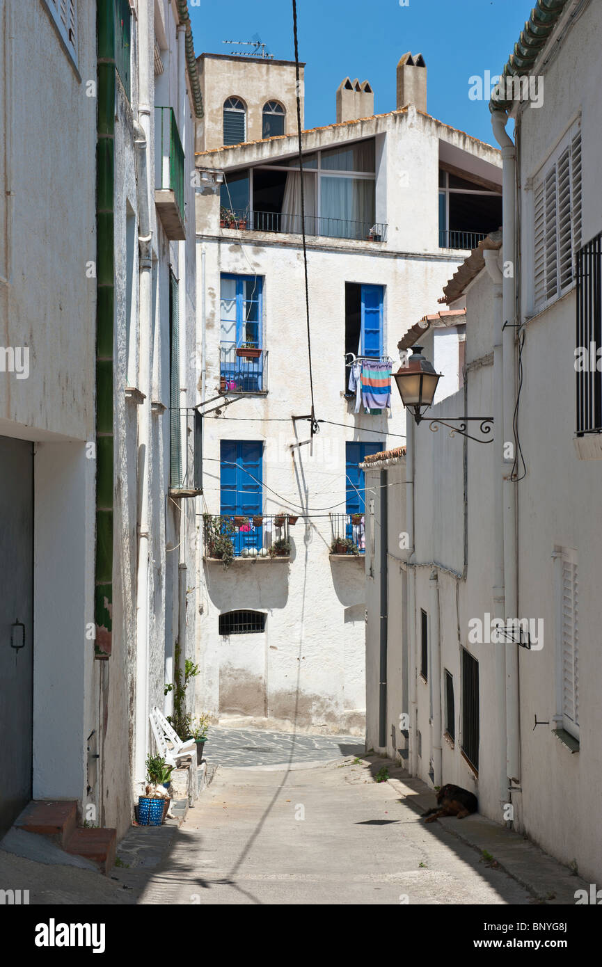 Narrow streets in the town of Cadaques, Girona, Spain Stock Photo - Alamy