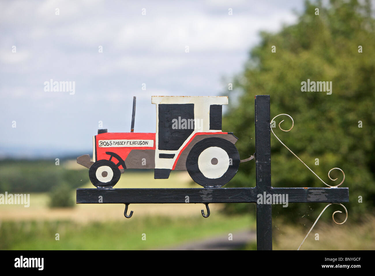 Farm road-end sign Stock Photo - Alamy