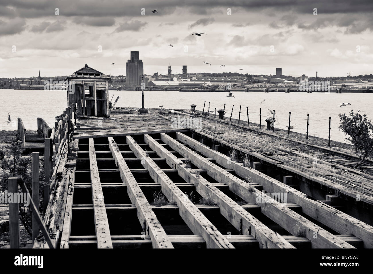 Decaying wooden structure hi-res stock photography and images - Alamy