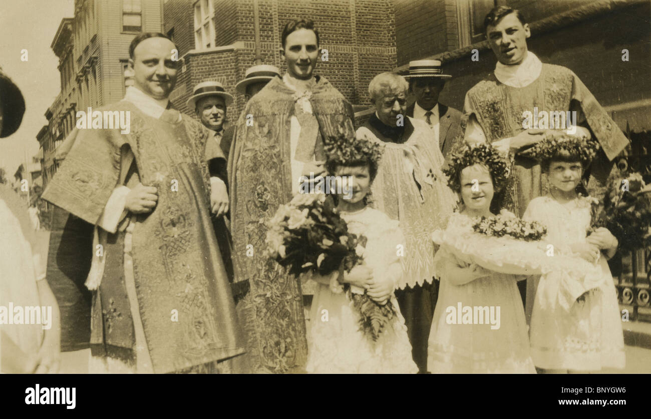 Roman catholic priest hi-res stock photography and images - Alamy