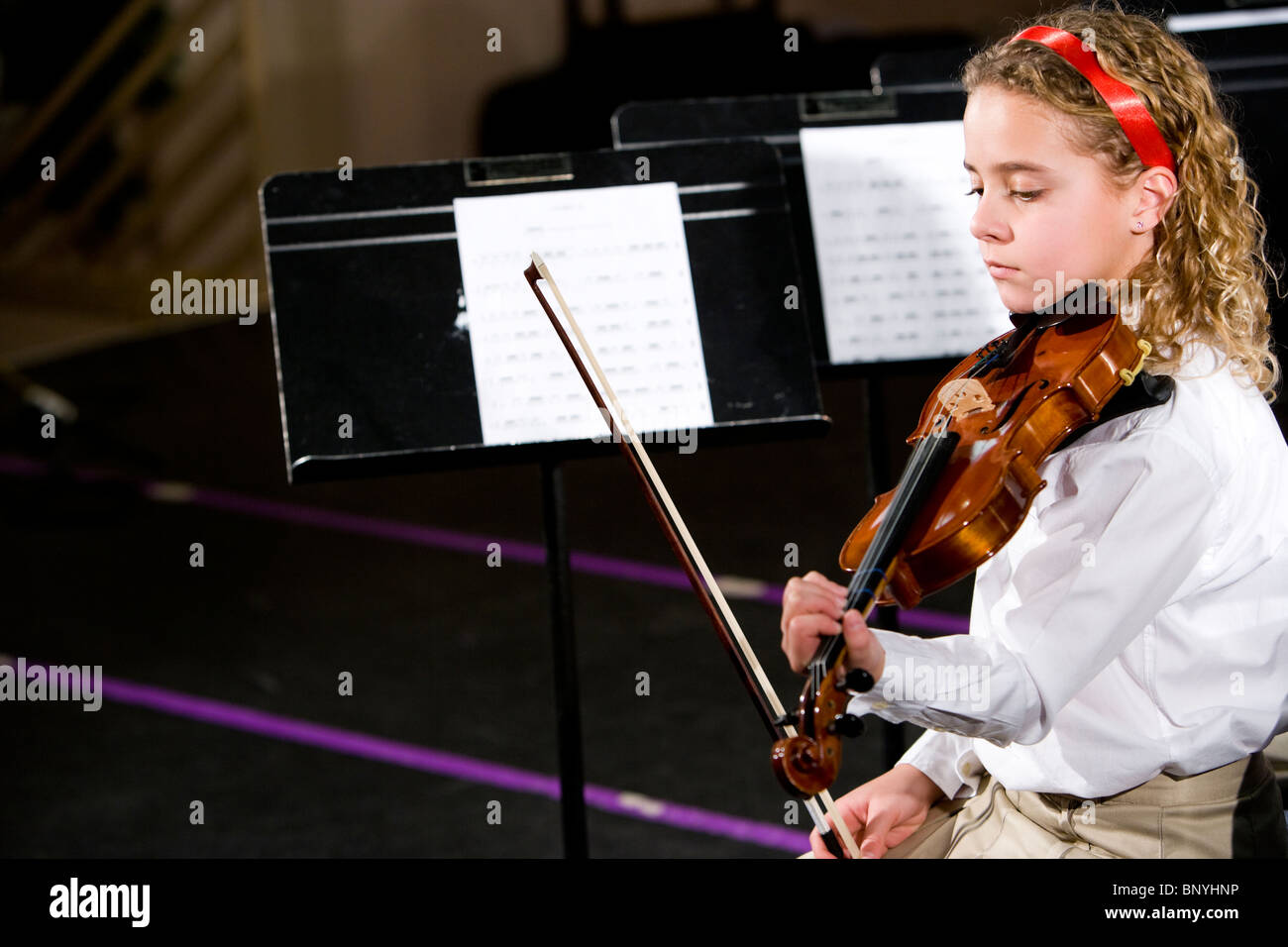 Pretty child playing violin Stock Photo - Alamy