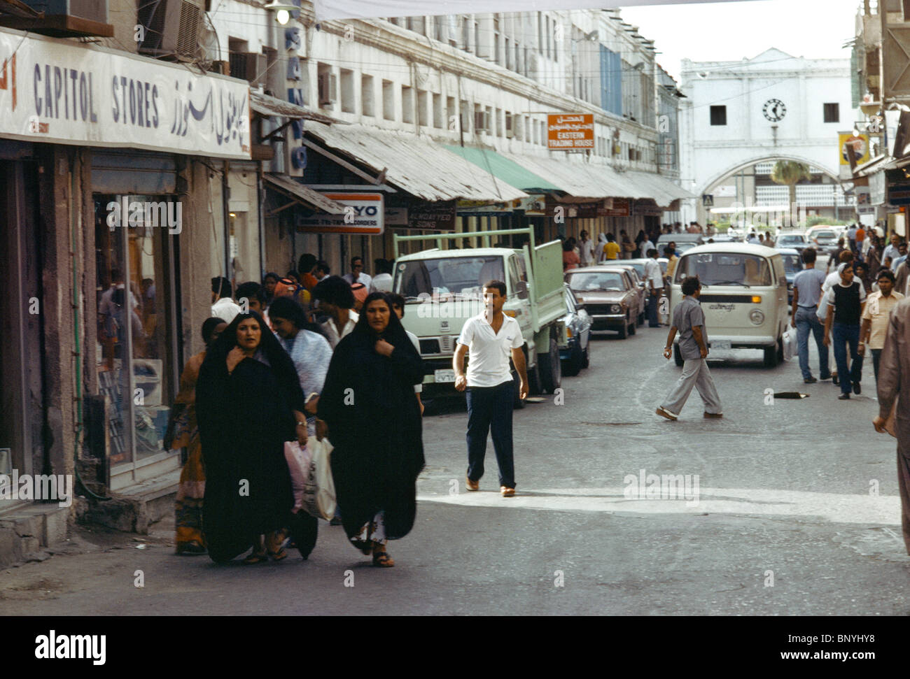 Bahrain Women Walking Along Busy Street Stock Photo - Alamy