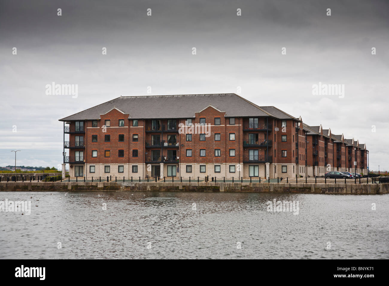 Waterfront apartment buildings on hi-res stock photography and images ...