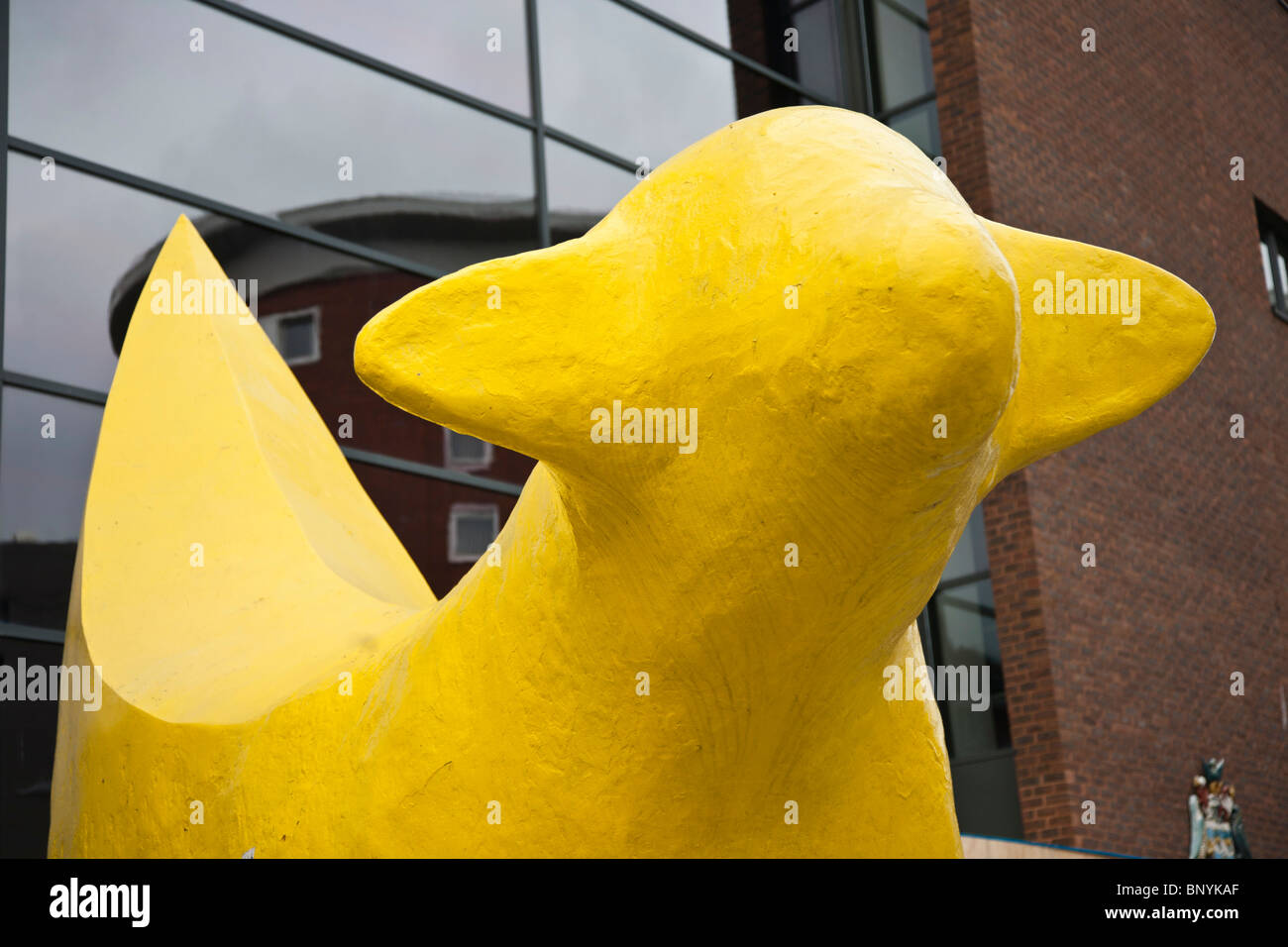 Superlambanana in front of Avril Robarts Library Stock Photo - Alamy