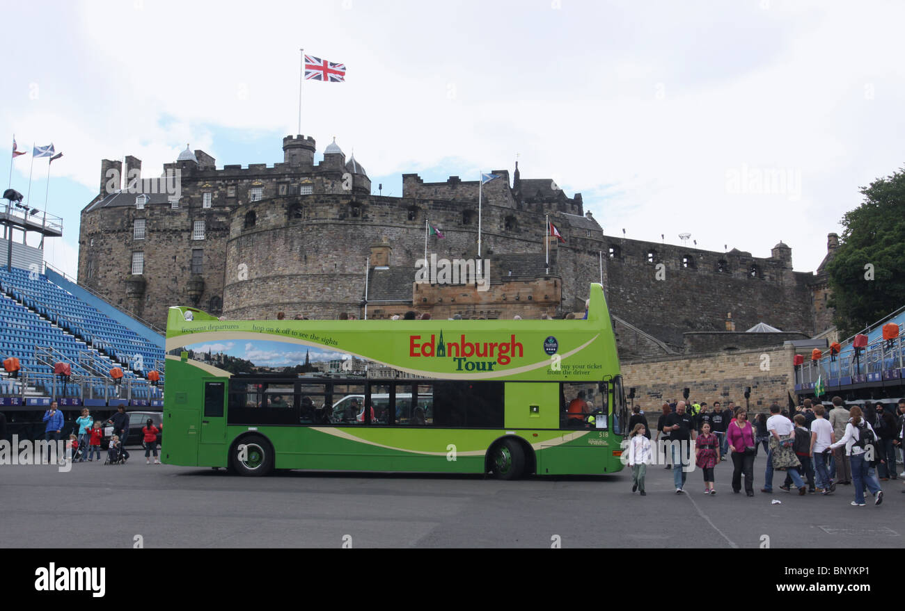 Edinburgh castle esplanade seating scotland hi-res stock photography ...