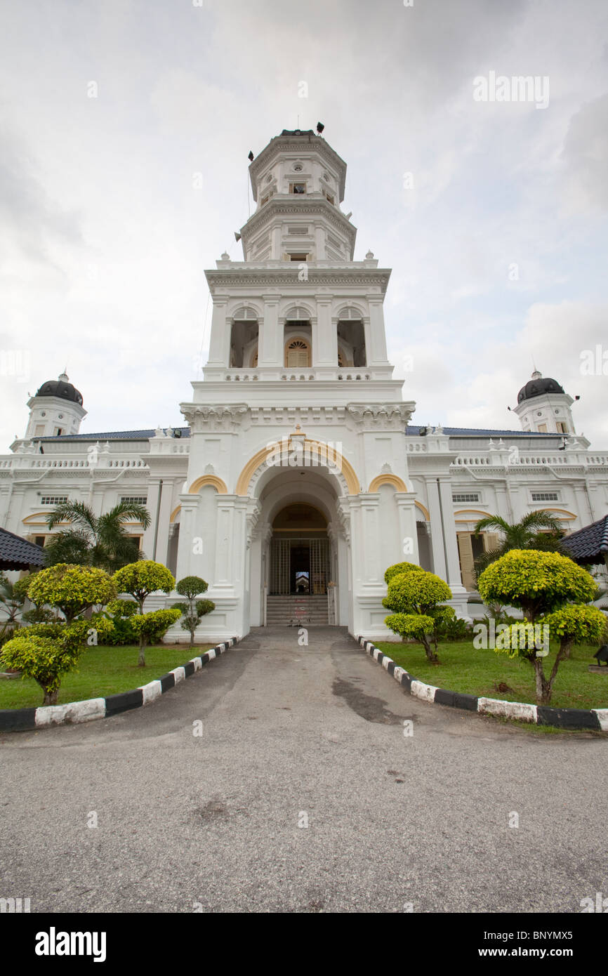 Front view of Johor's state mosque Masjid Negeri Sultan Abu Bakar Stock ...