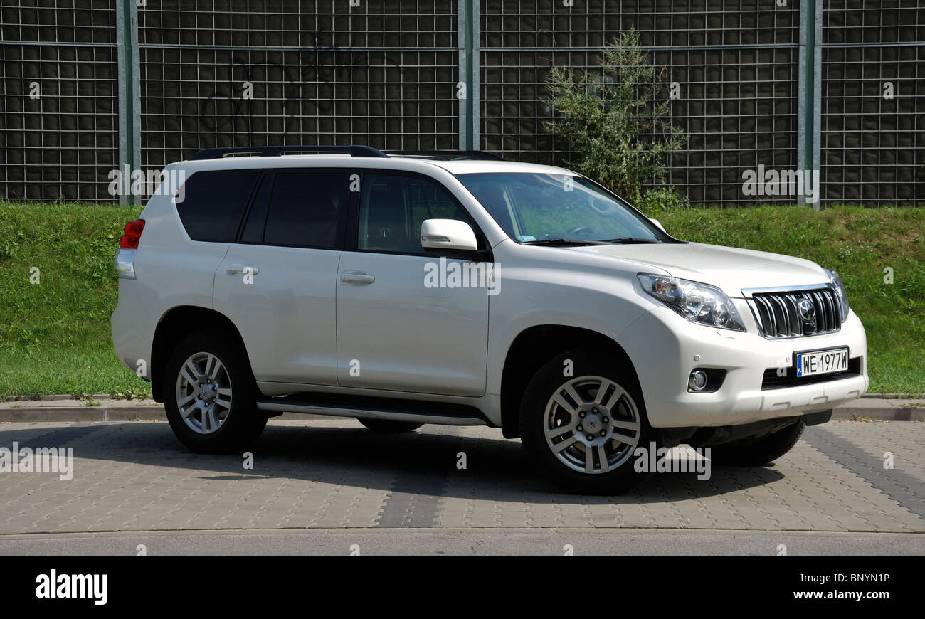 Toyota Land Cruiser Side View High Resolution Stock Photography and ...