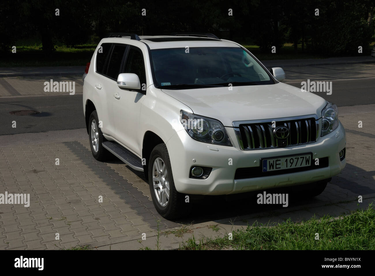Toyota Land Cruiser Side View High Resolution Stock Photography and ...