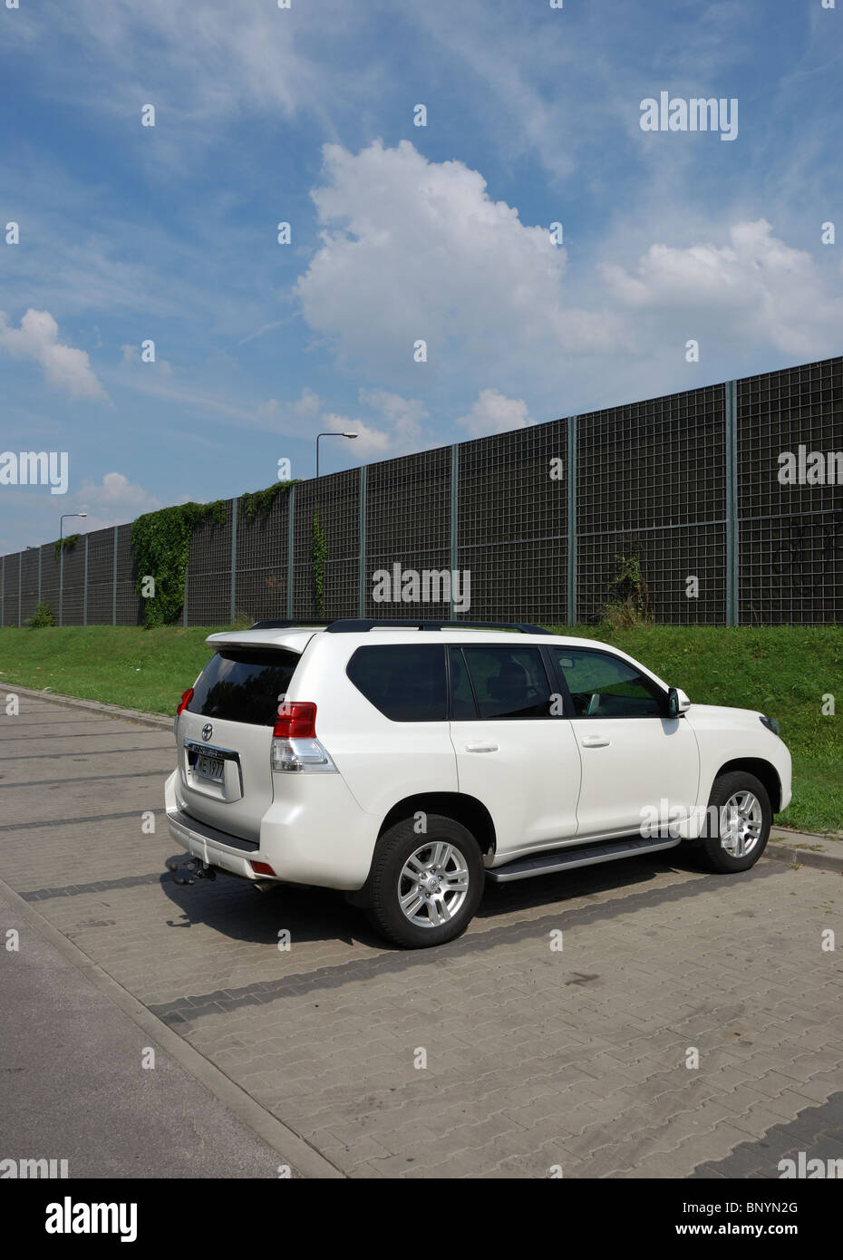 Toyota land cruiser side view hi-res stock photography and images - Alamy