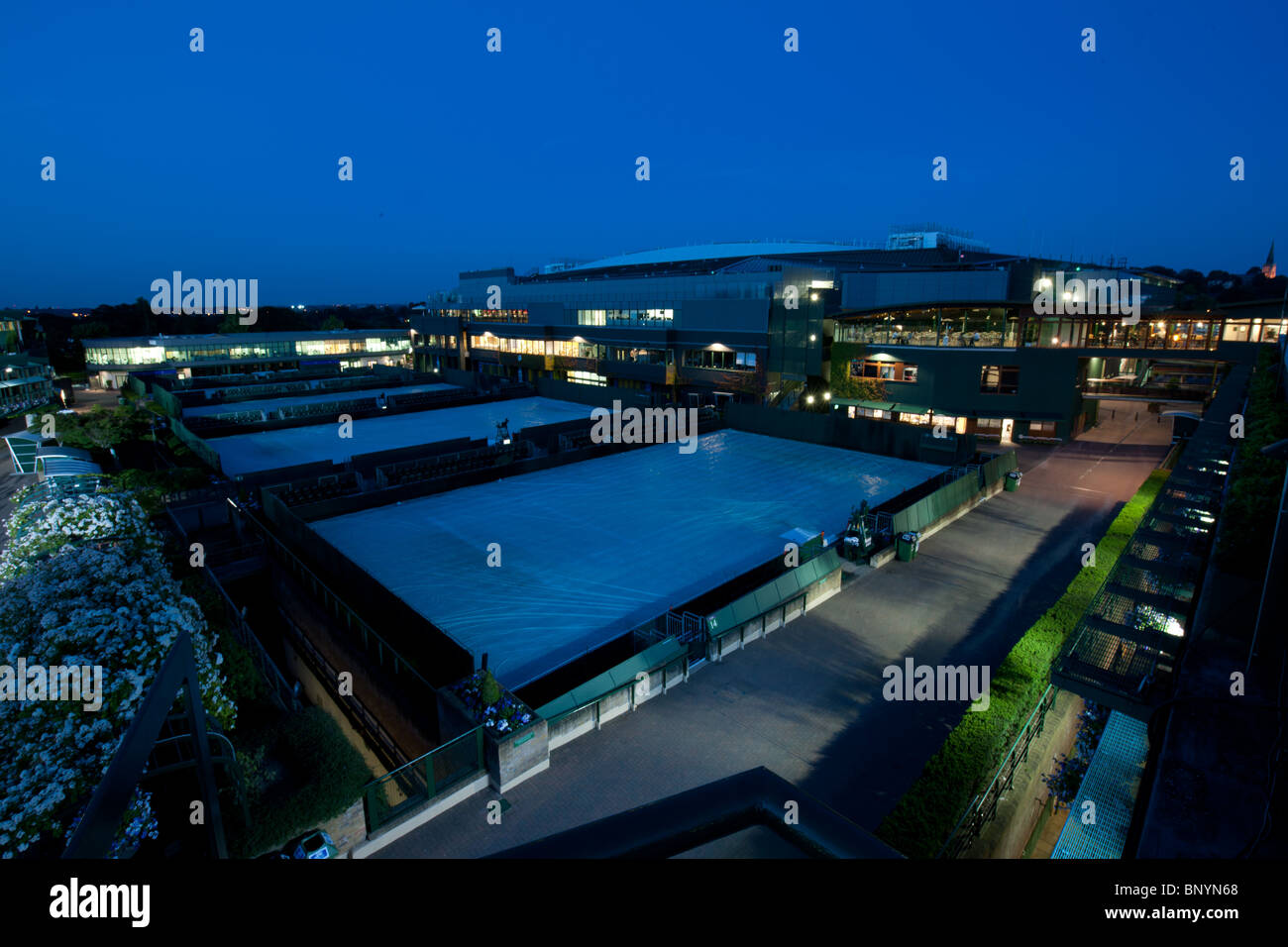 Wimbledon night tennis hi-res stock photography and images - Alamy