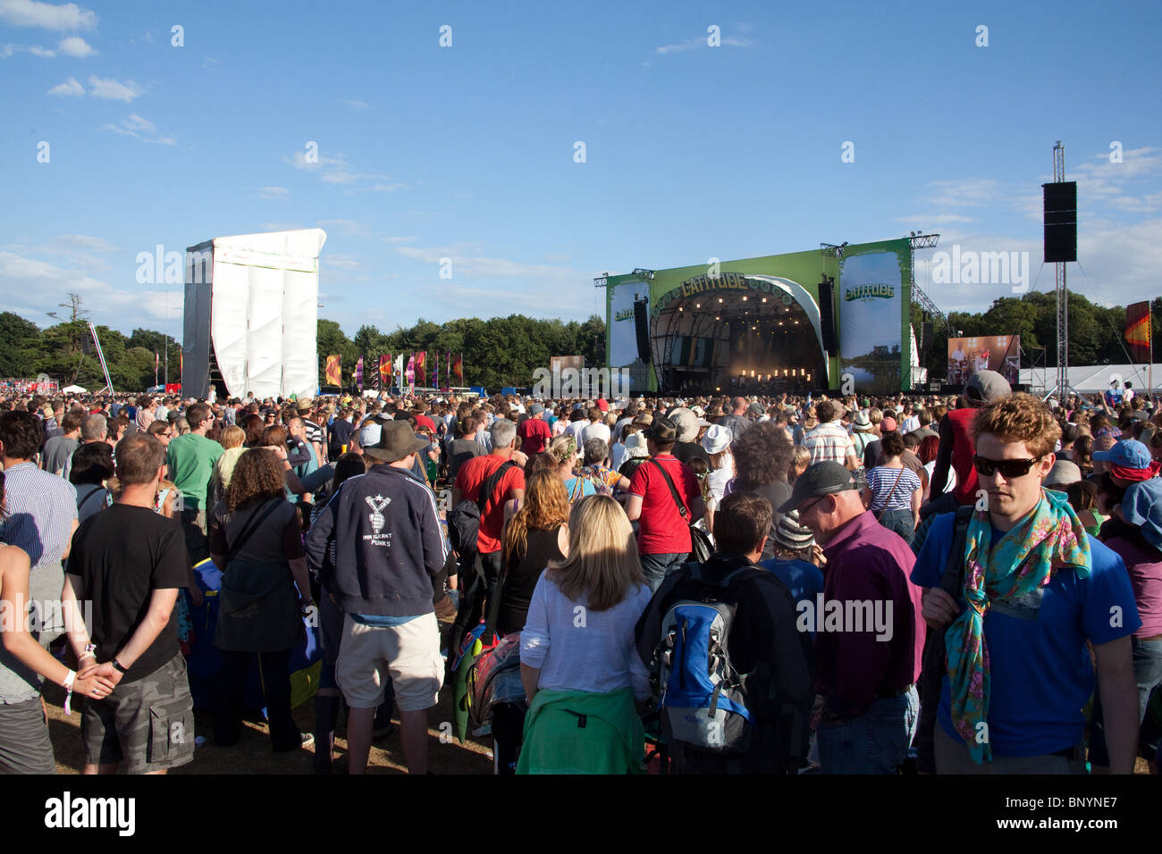 Arena stage audience hi-res stock photography and images - Alamy