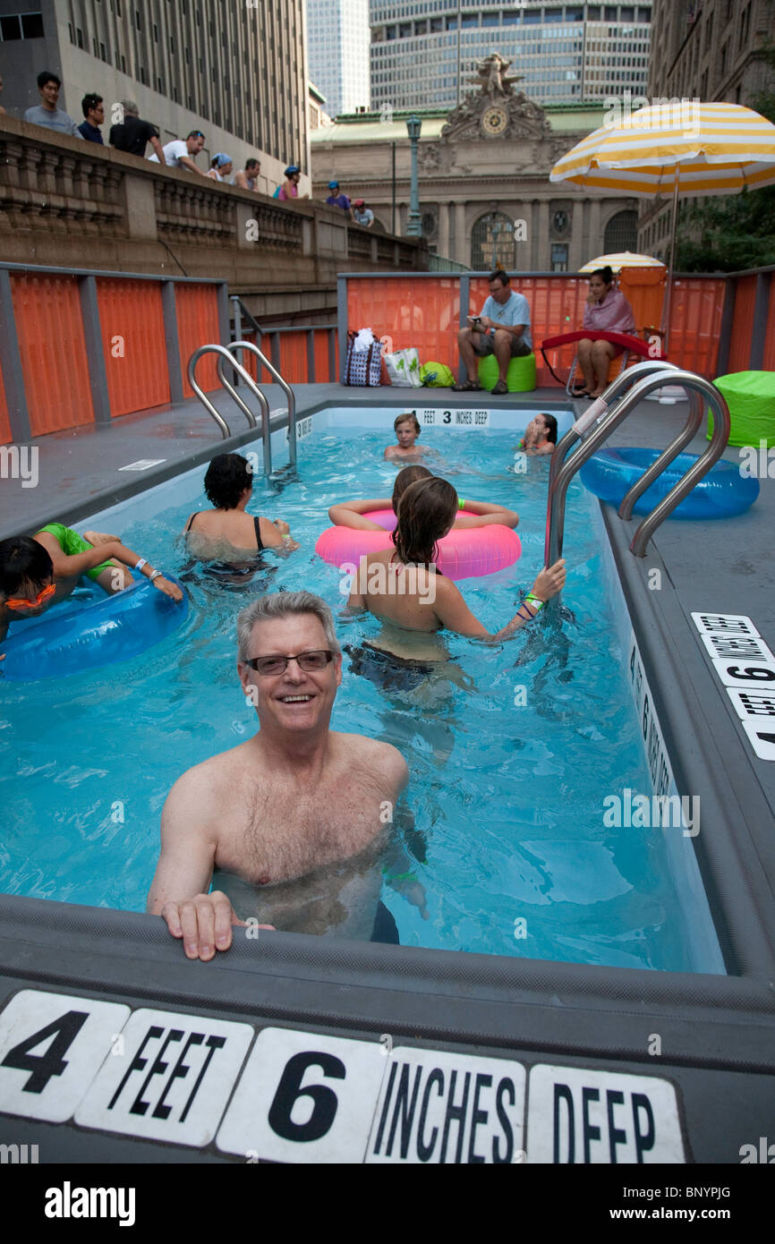 New york city swimming pools hi-res stock photography and images - Alamy