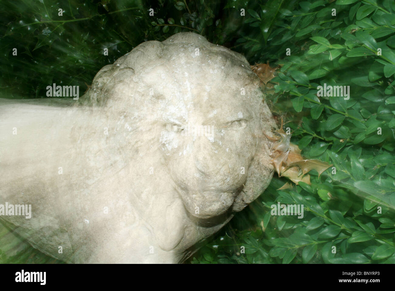 Scary statue hi-res stock photography and images - Alamy