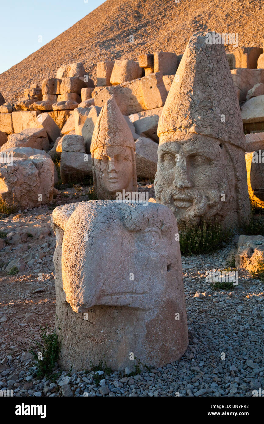 Statue heads on Mount Nemrut, Turkey Stock Photo - Alamy