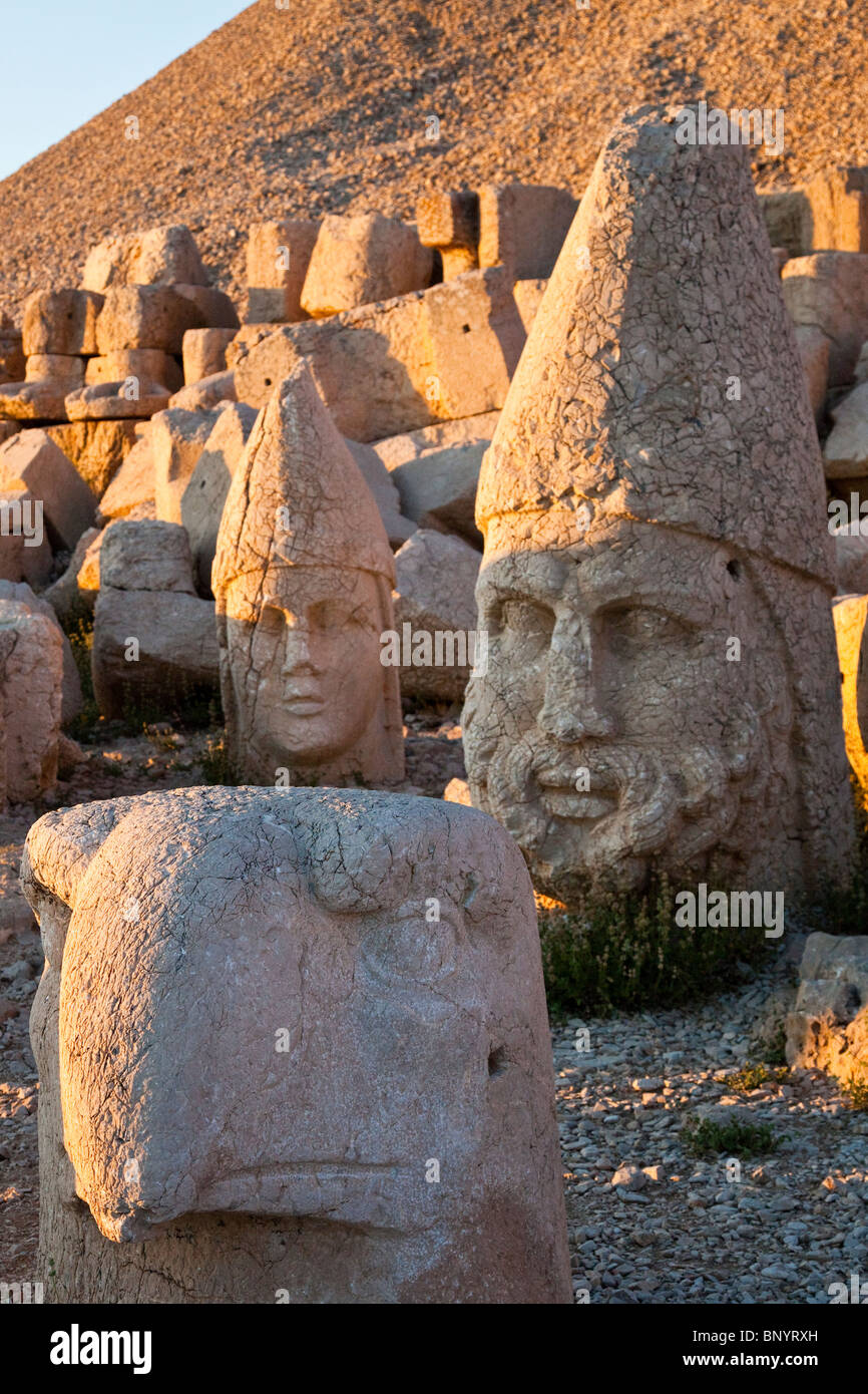 Statue heads on Mount Nemrut, Turkey Stock Photo - Alamy