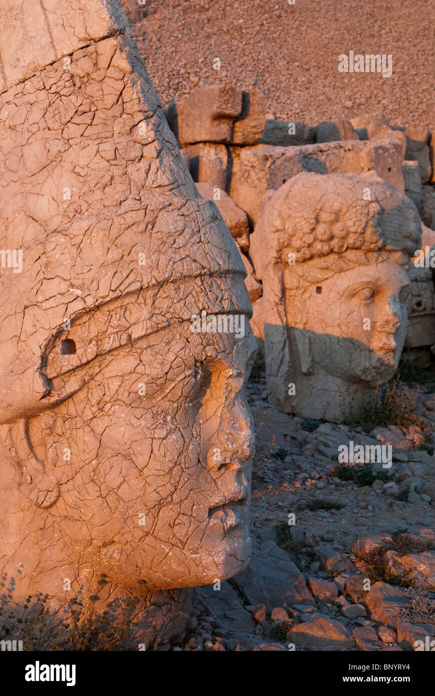 Statue heads mount nemrut anatolia hi-res stock photography and images ...