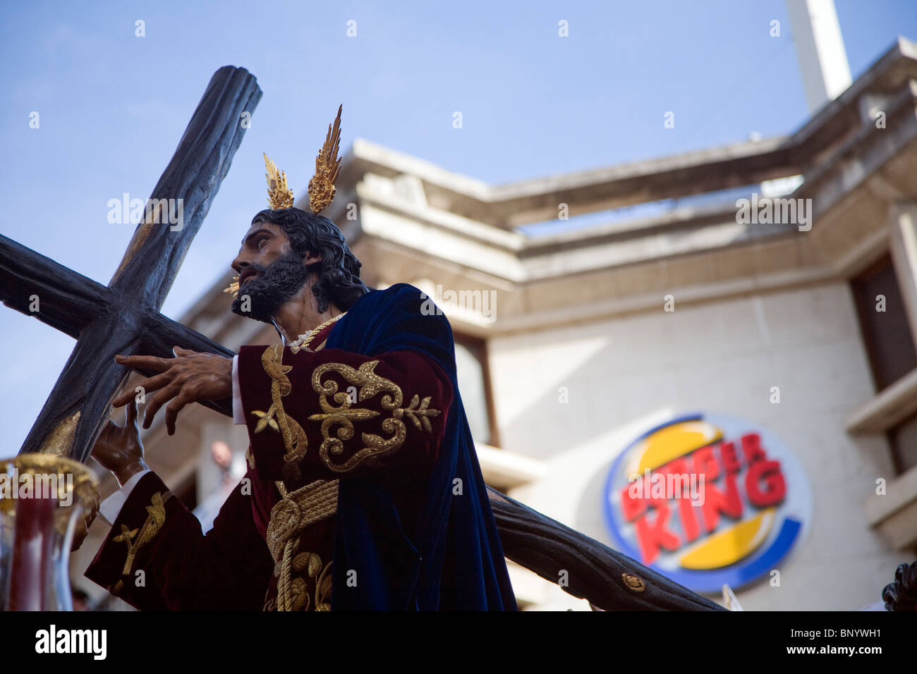 Jesus carrying cross hi-res stock photography and images - Alamy