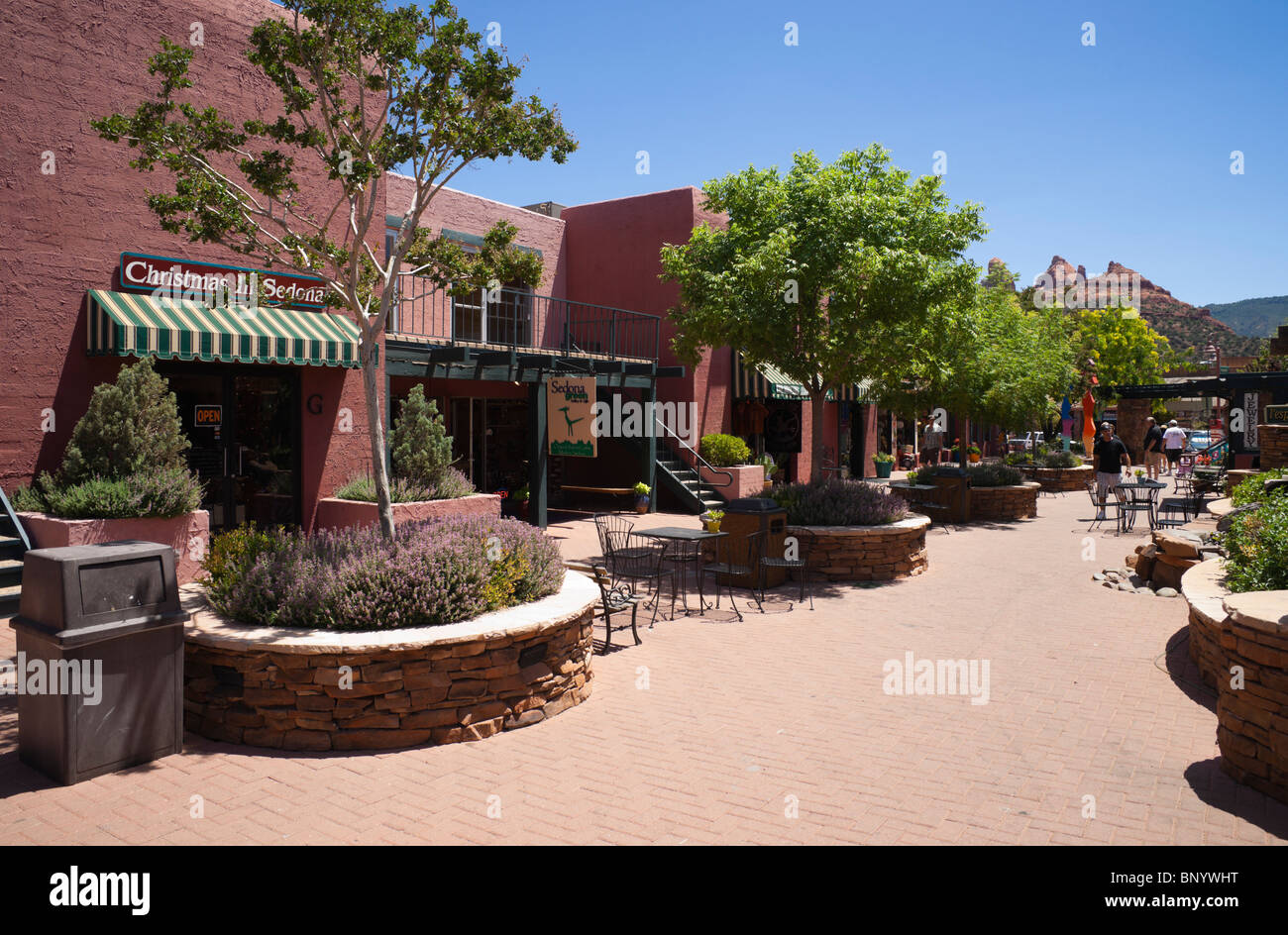 Sedona, Arizona - retail shopping, outdoor mall Stock Photo - Alamy
