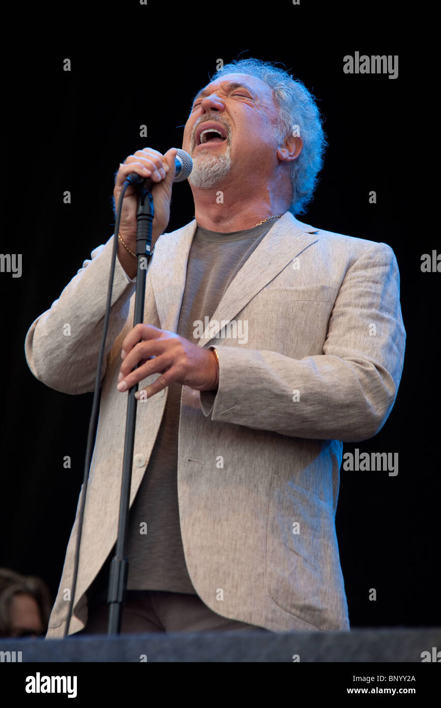 Tom jones singer hi-res stock photography and images - Alamy