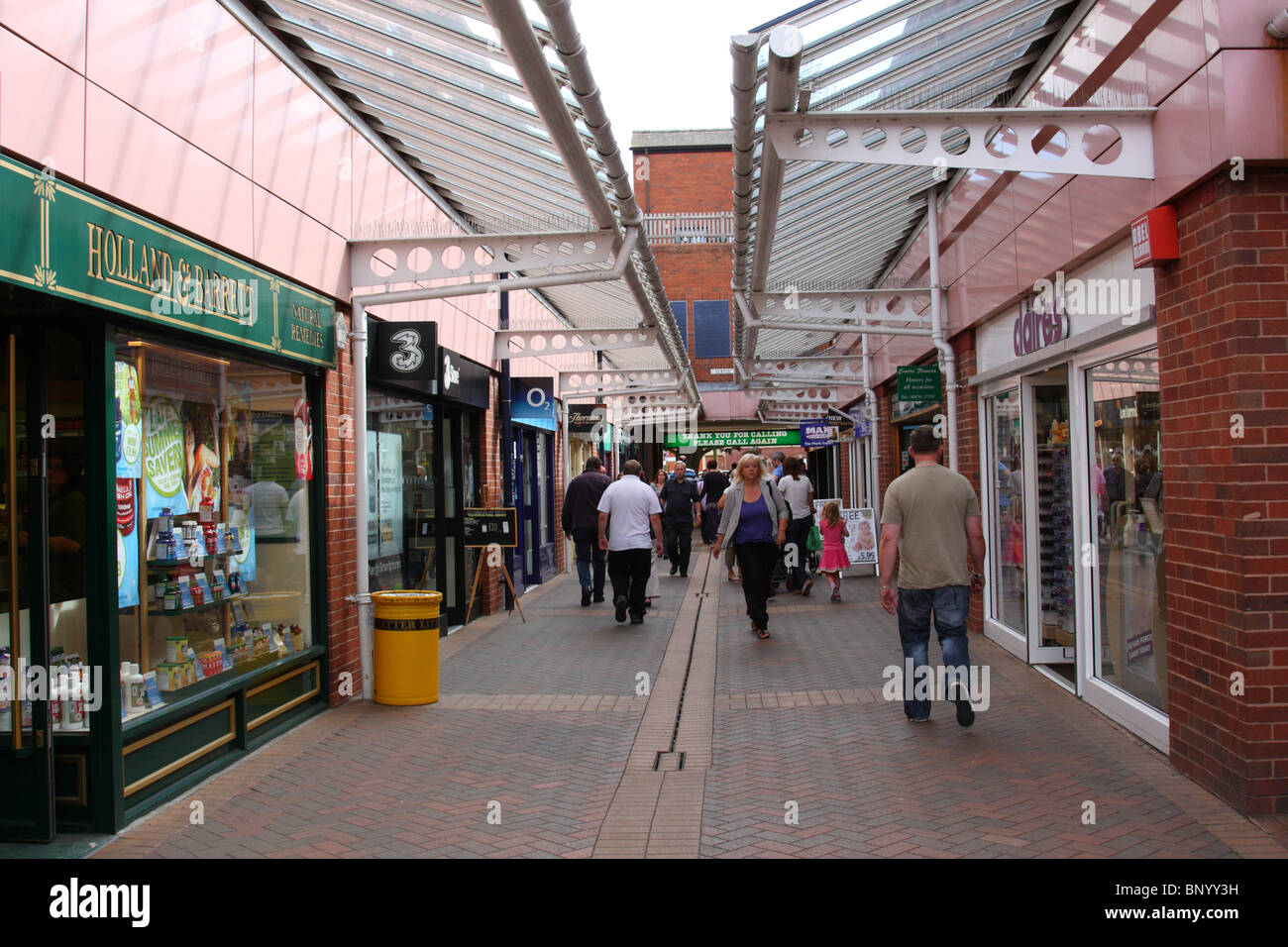 Shopping precinct hi-res stock photography and images - Alamy