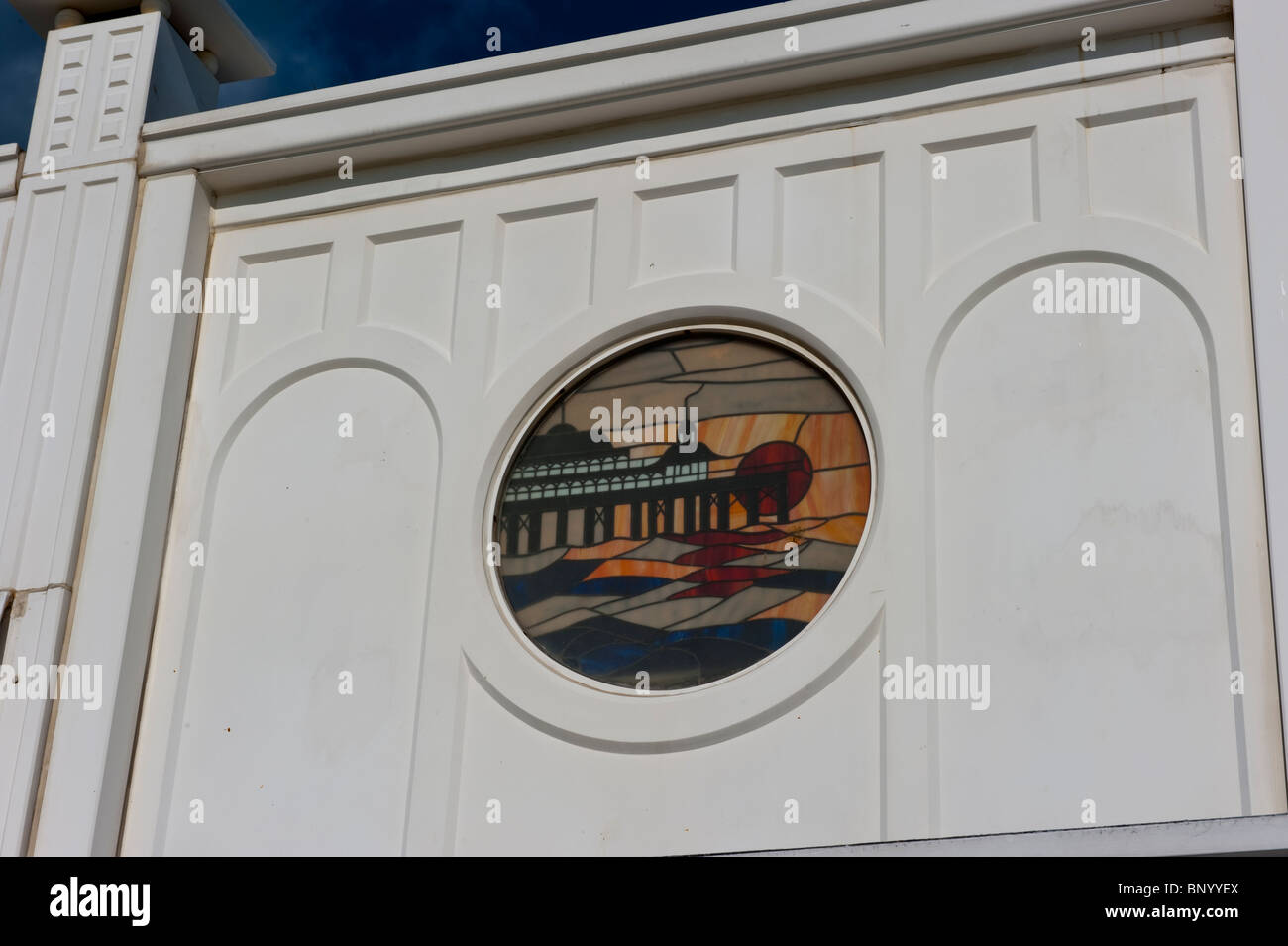Pier glass hi-res stock photography and images - Alamy