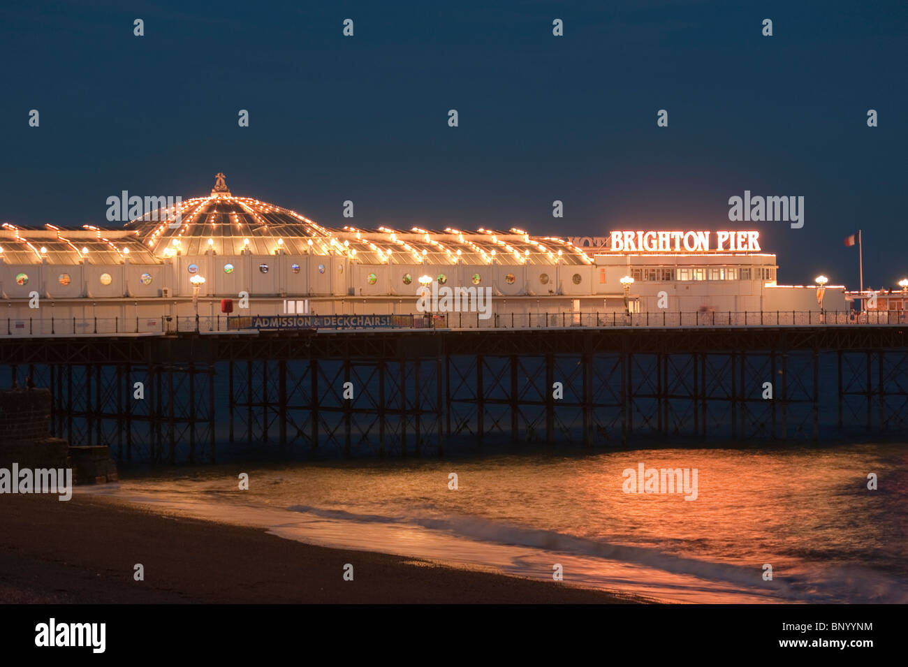 Beach and palace pier hi-res stock photography and images - Alamy
