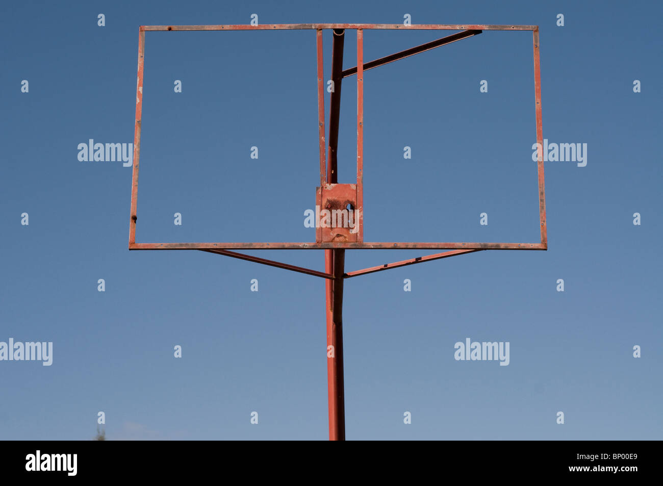 old rusting basketball hope Stock Photo - Alamy