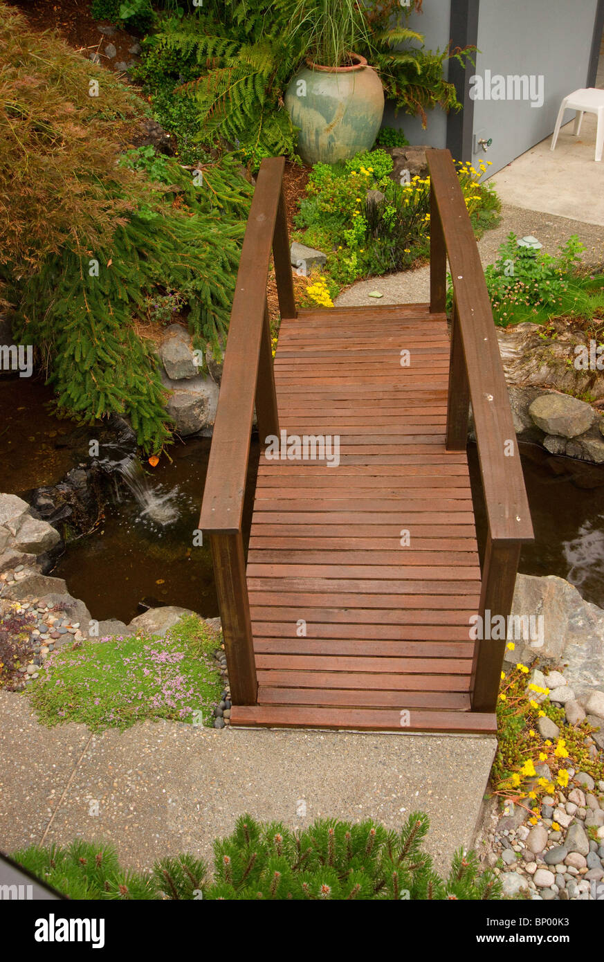 Landscaping flowering hi-res stock photography and images - Alamy