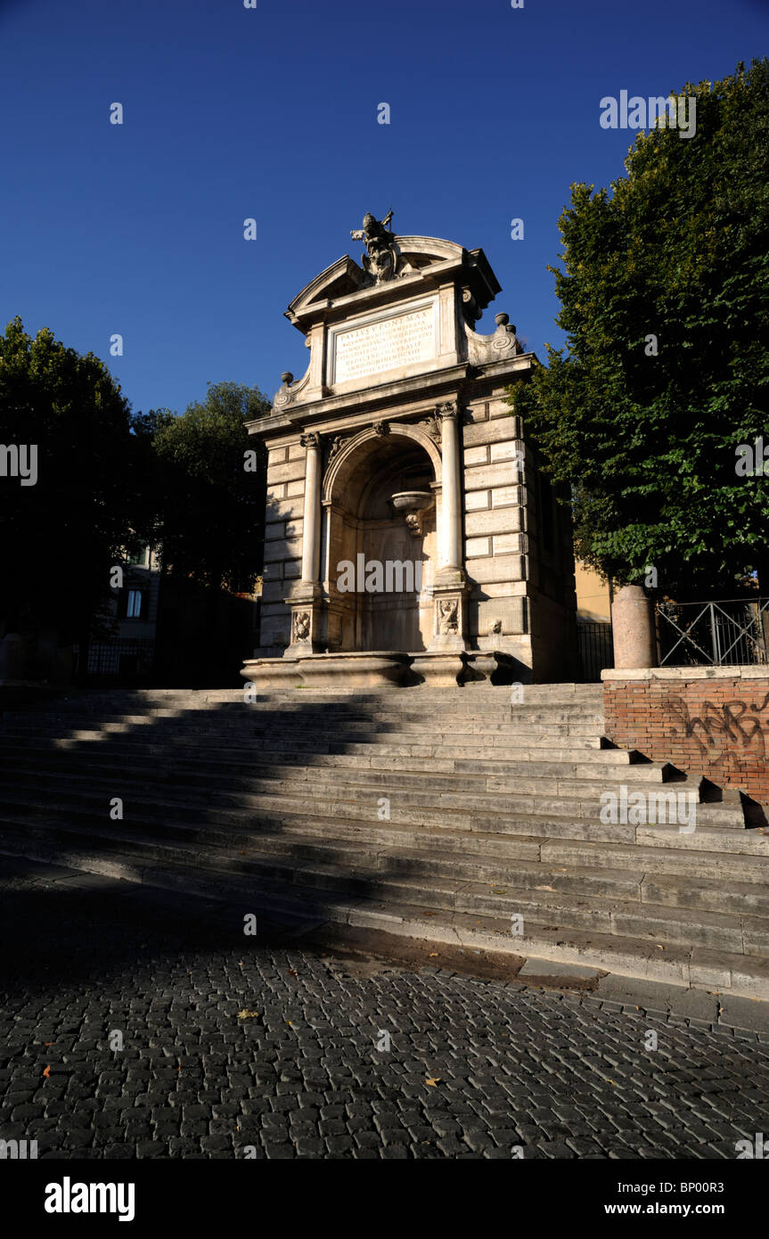 Italy, Rome, Trastevere, Piazza Trilussa, fountain of the Acqua Paola ...
