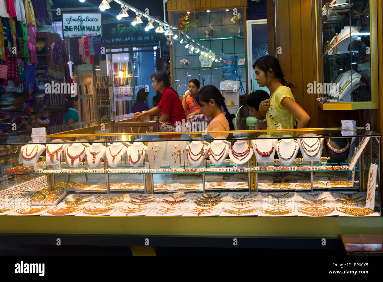 Burmese ruby hi-res stock photography and images - Alamy