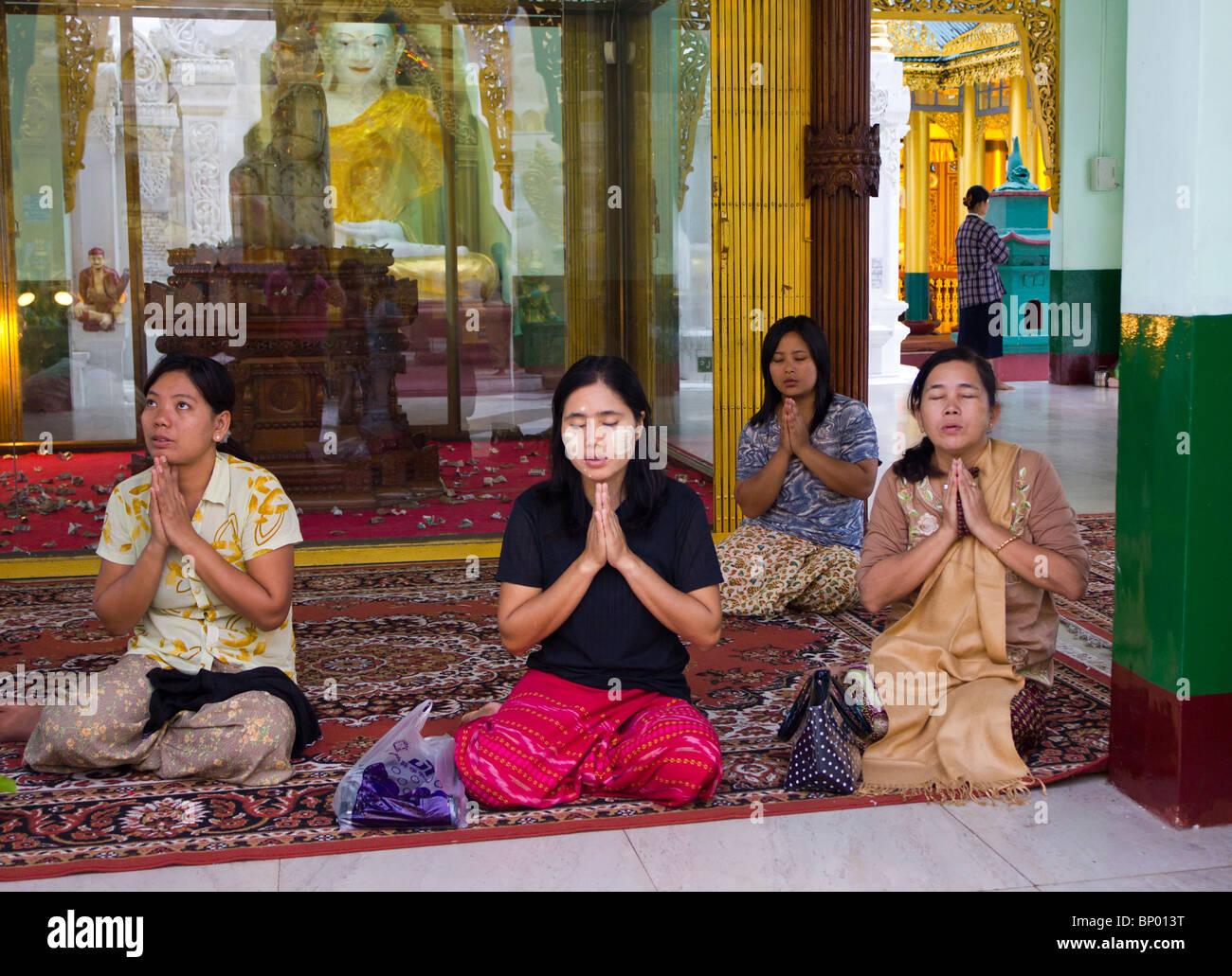Buddhist burmese woman praying shwedagon hi-res stock photography and ...