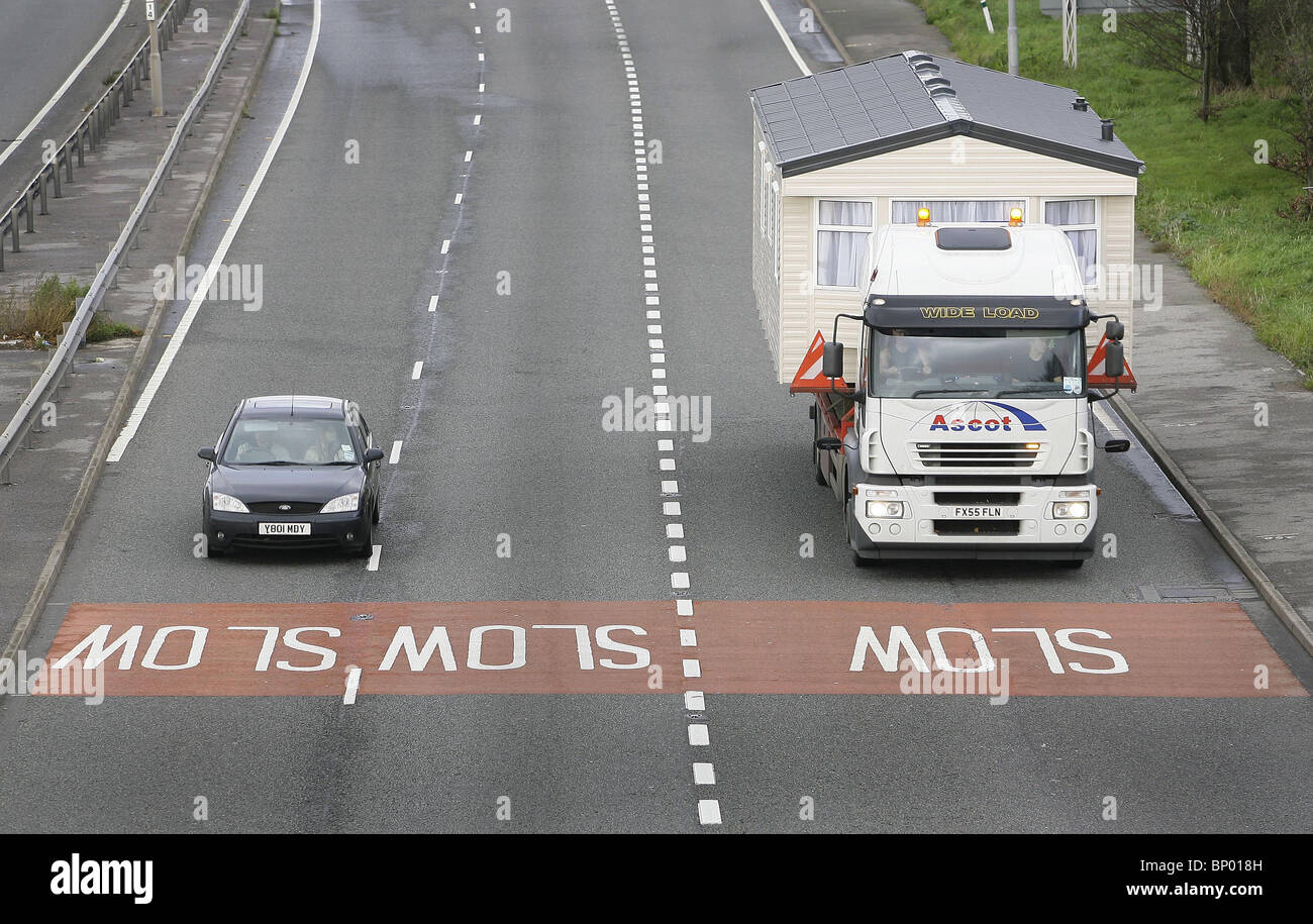 House on lorry hi-res stock photography and images - Alamy