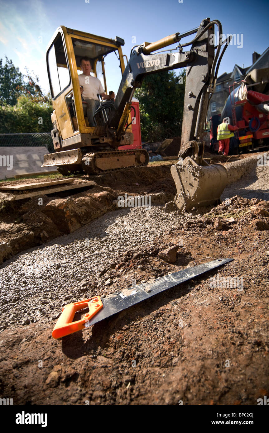 Digger preparing foundations with wet cement Stock Photo - Alamy