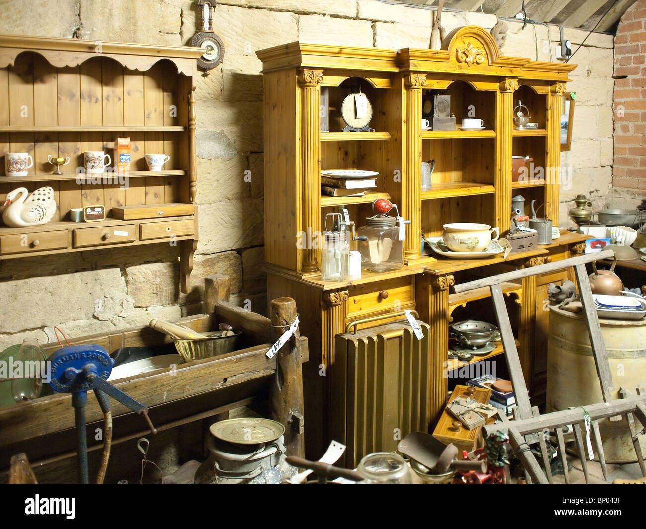 Corner shop shelves hi-res stock photography and images - Alamy
