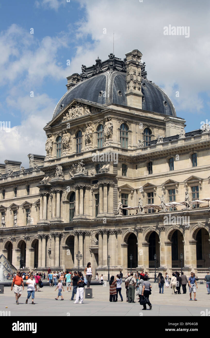 Paris, France, Palais du Louvre, Pavilion Richelieu and pyramid Stock ...