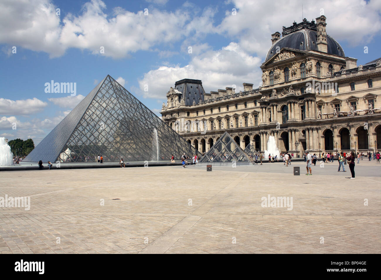 Paris, France, Palais du Louvre, Pavilion Richelieu and pyramid Stock ...