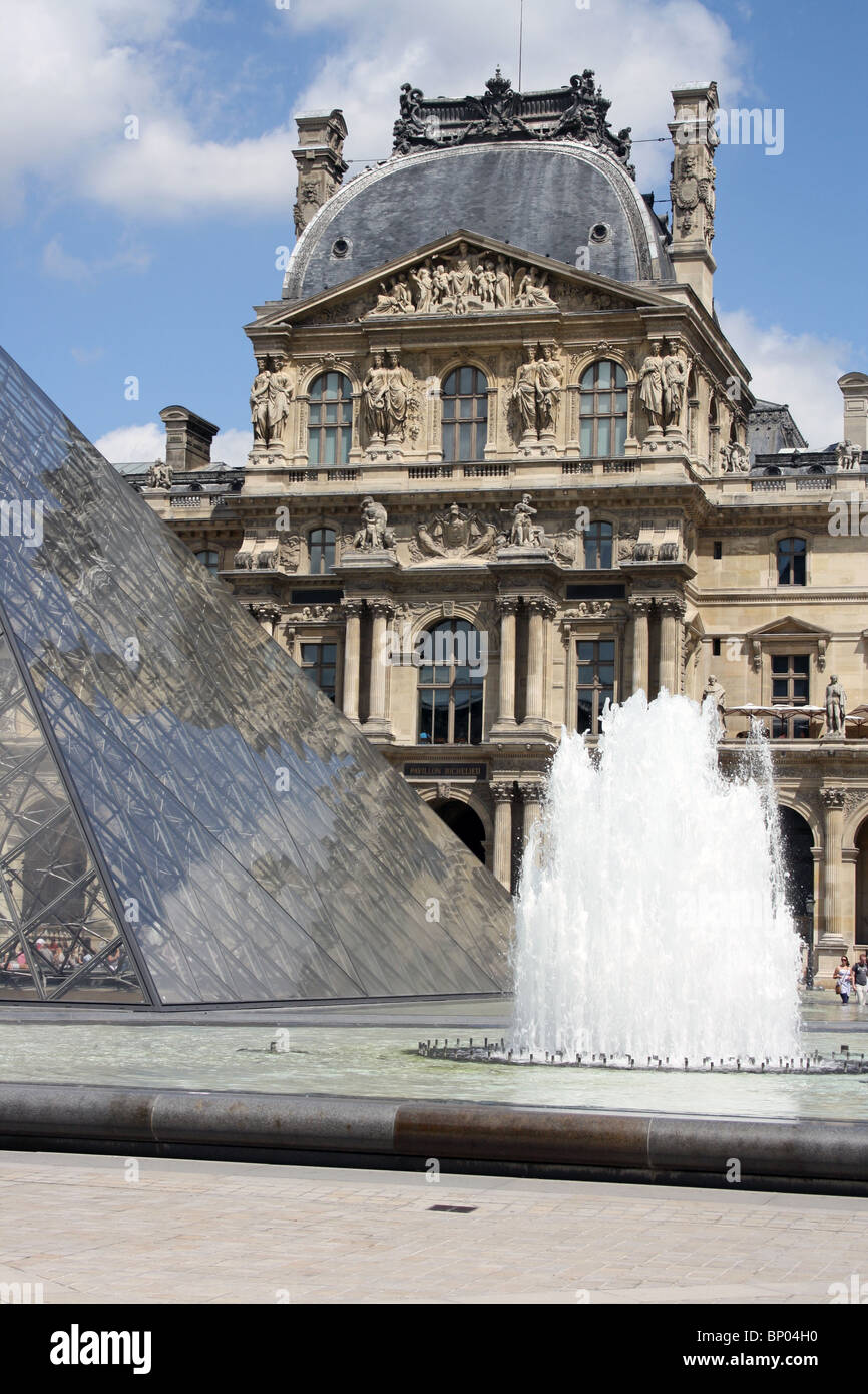 Pavilion richelieu palais du louvre hi-res stock photography and images ...