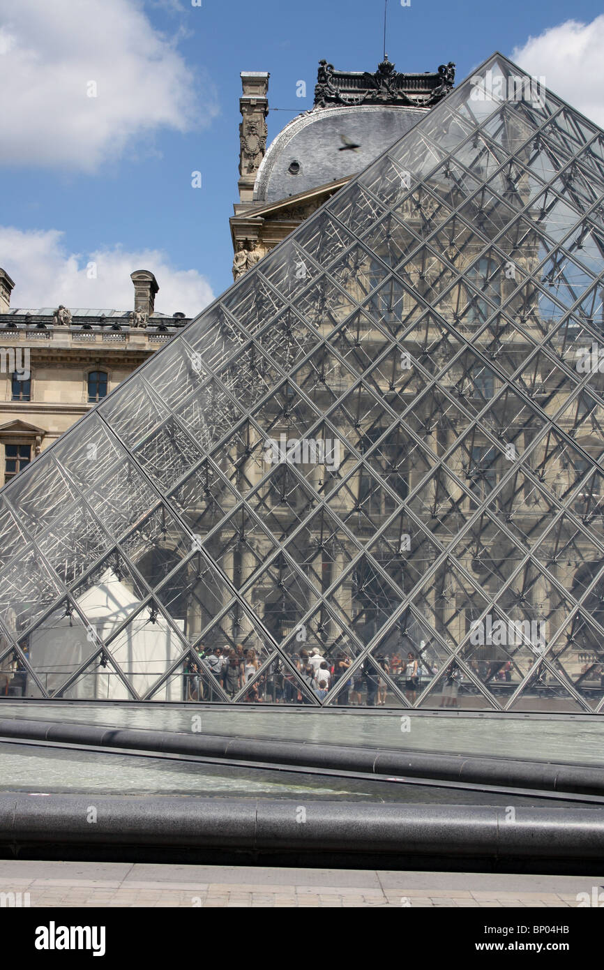 Pavilion richelieu palais du louvre hi-res stock photography and images ...