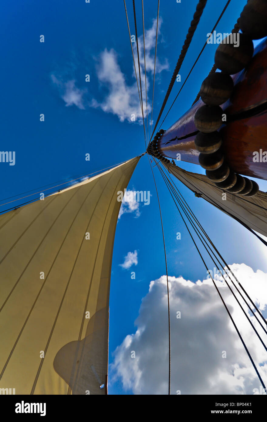 View mast sailing ship hi-res stock photography and images - Alamy