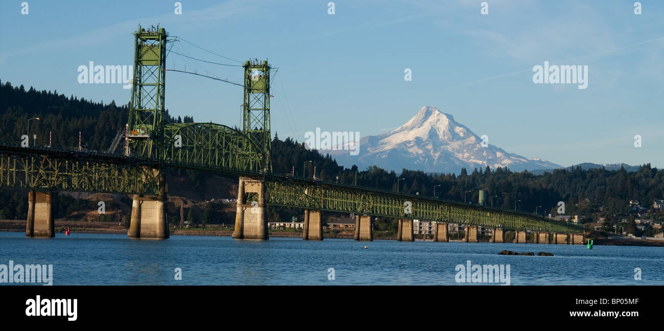 The WHITE SALMON INTERSTATE BRIDGE looking towards Hood River and Mount ...