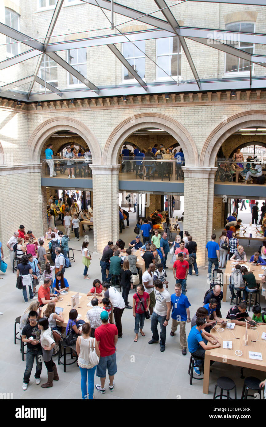 Retail interior courtyard hi-res stock photography and images - Alamy