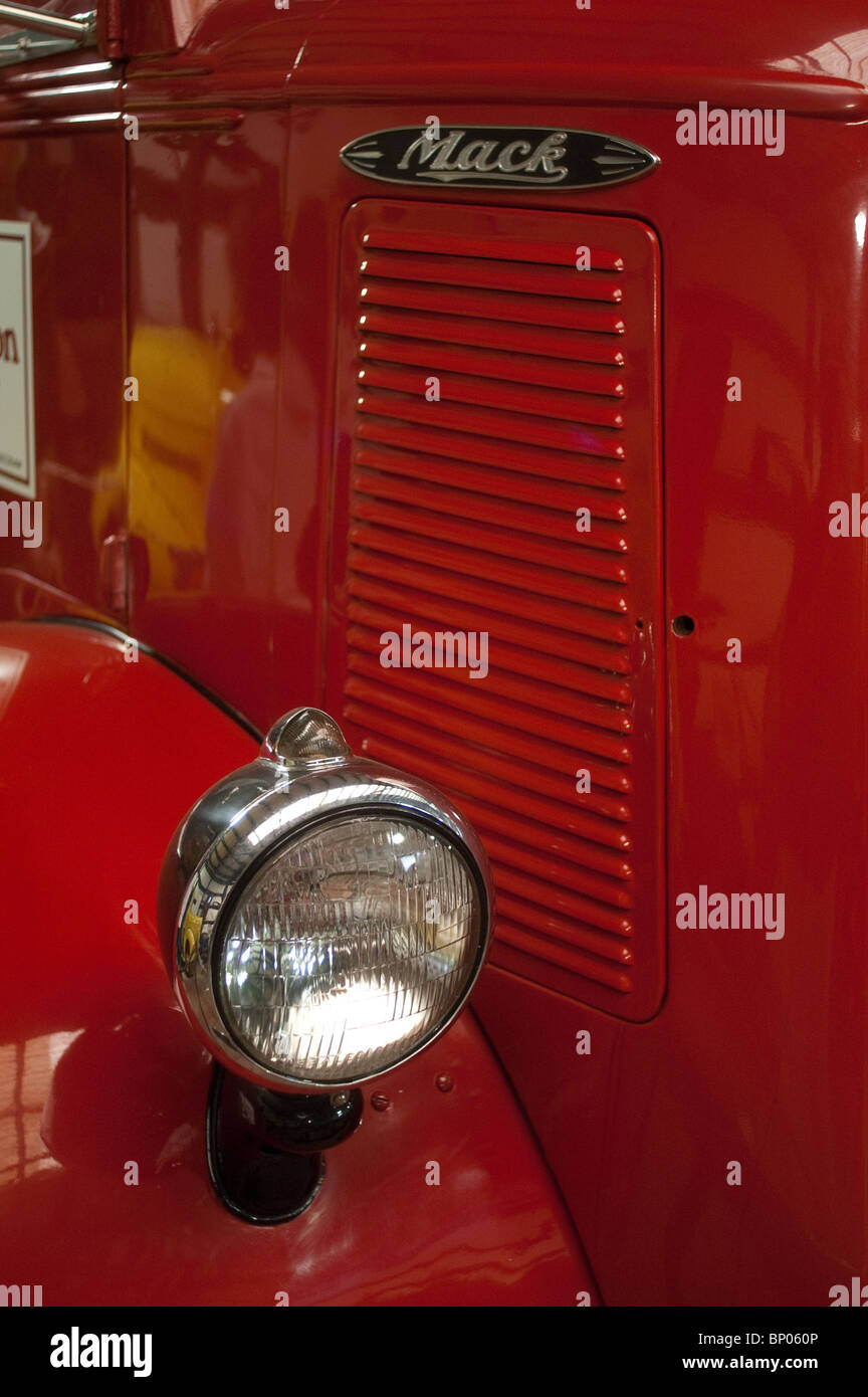 Mack truck hi-res stock photography and images - Alamy