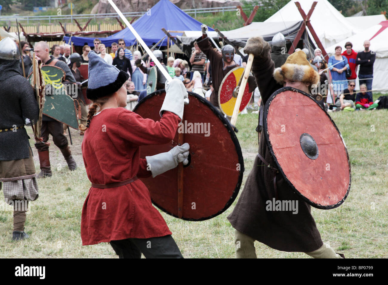 ROLE PLAY VIKING BATTLE RE-ENACTMENT: Battle reenactment Finland's ...