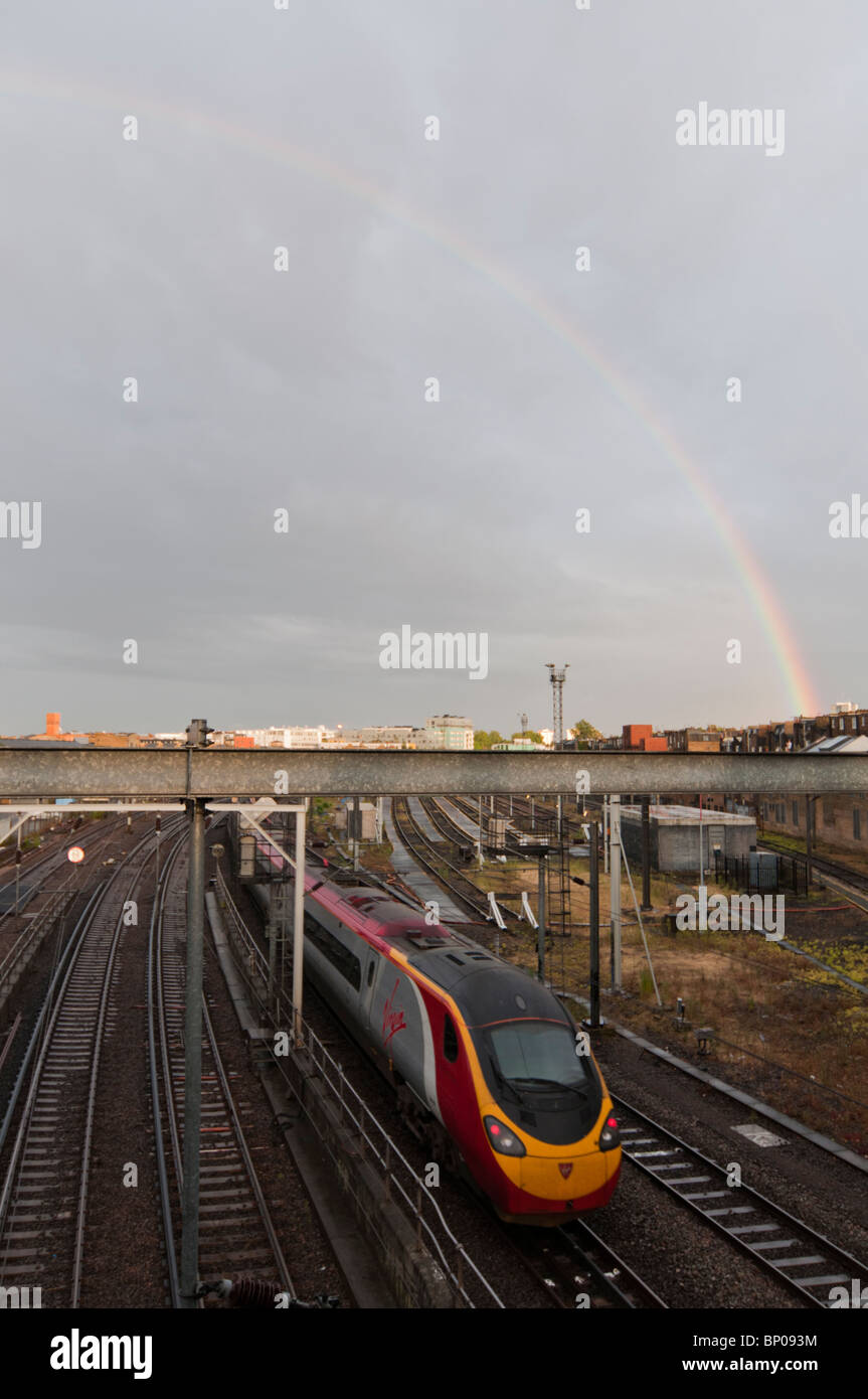 London rail bridges hi-res stock photography and images - Alamy