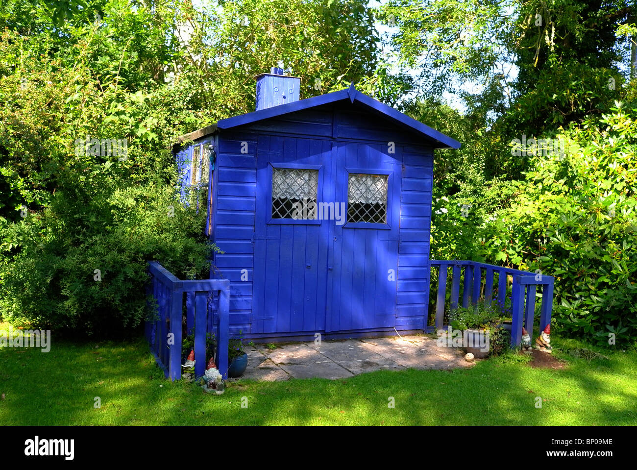 Summerhouse garden hi-res stock photography and images - Alamy